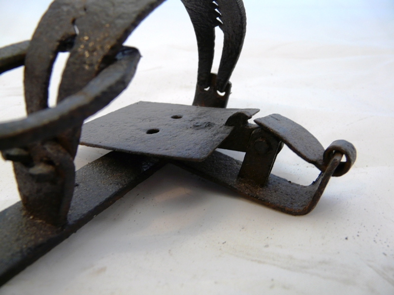 Vintage Traps | SOLD 4.5" Round Gin Trap (7158)Vintage Traps