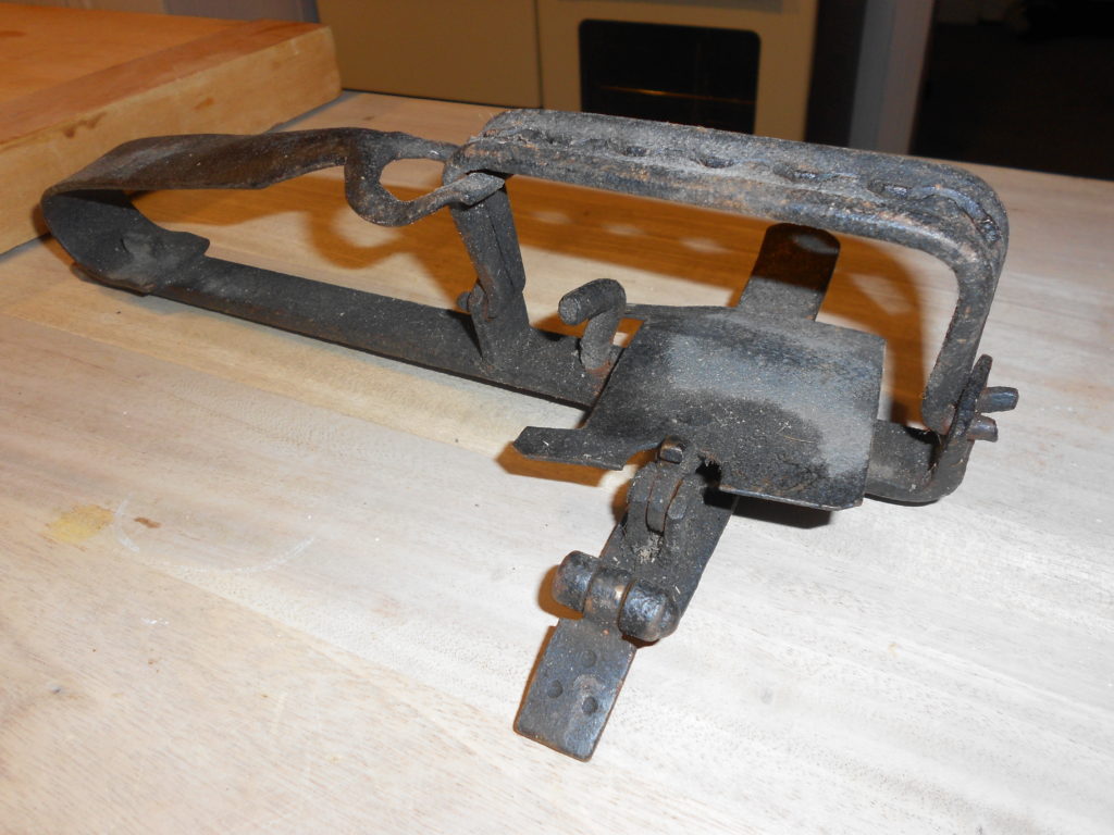 Vintage Traps | SOLD - BI-MO gin trap 4.5" gin trap (3084)Vintage Traps