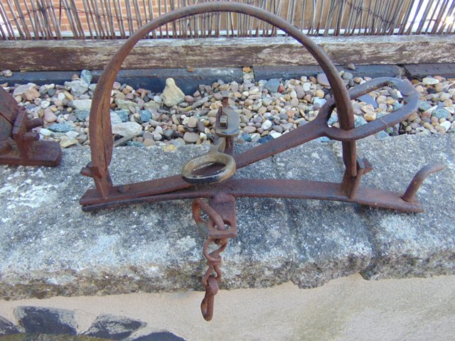 Vintage Traps | 8 inch jaw egg trapVintage Traps